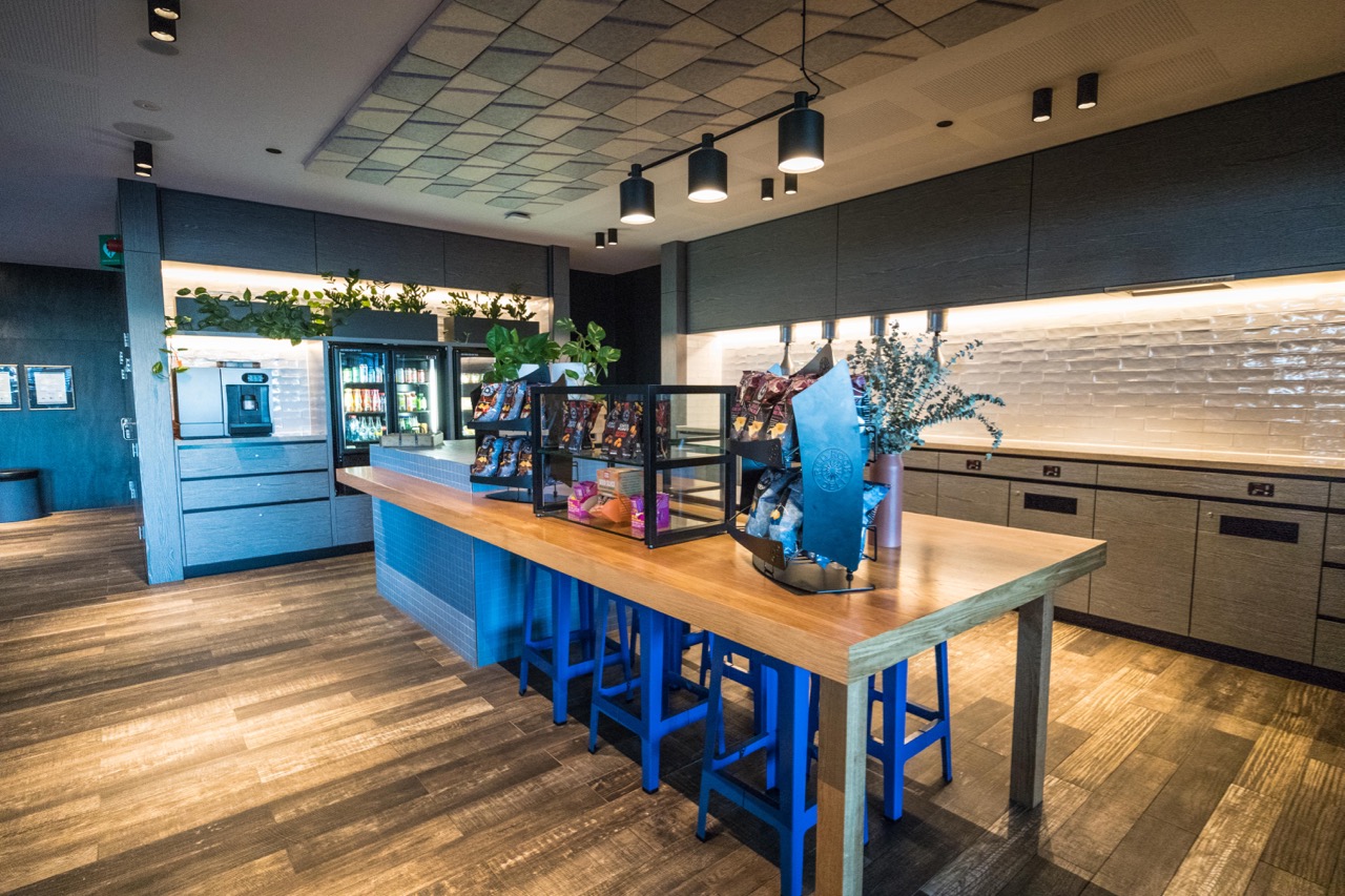 Aloft Perth Breezy Corner King Room Picture Review - Point Hacks