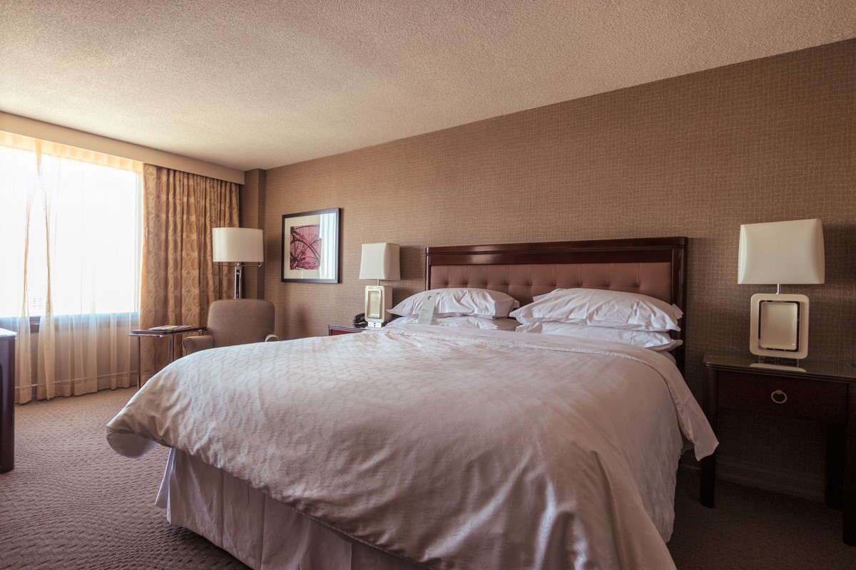 Sheraton Centre Toronto Deluxe Room - Picture Review