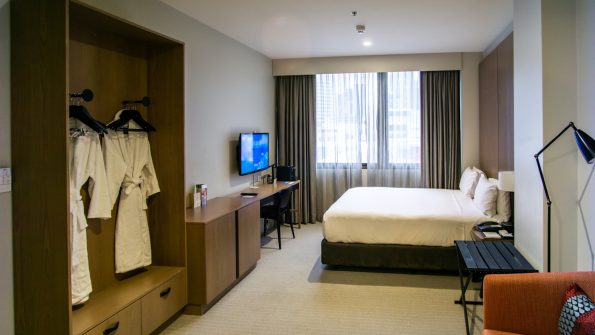 DoubleTree Hilton Melbourne King Room review - Point Hacks