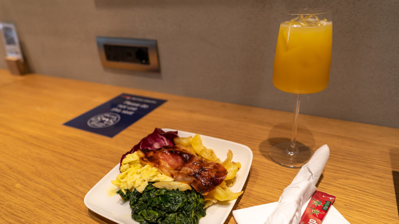 Review: Qantas Boeing 787 Premium Economy (Rome-Perth) - Point Hacks