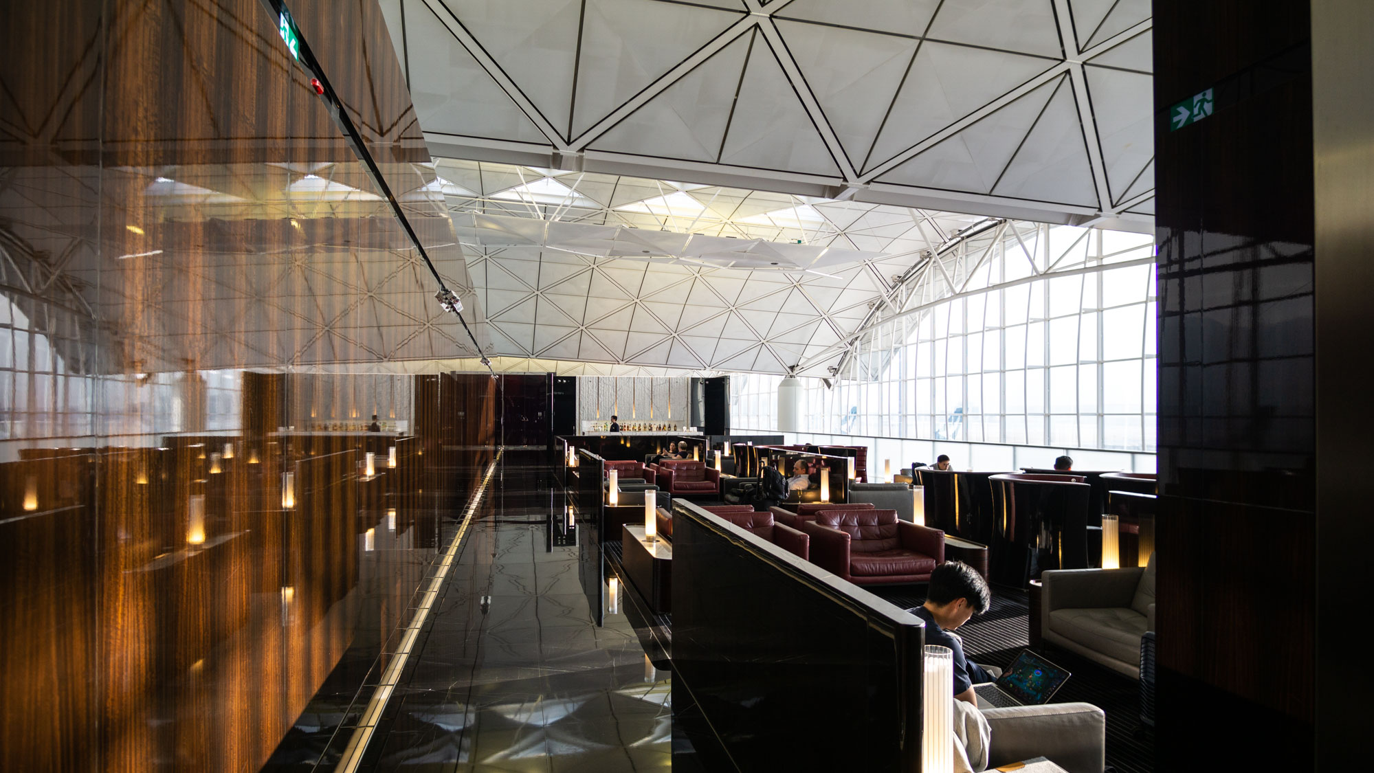 Cathay Pacific Wing First Lounge reopens to worldwide passengers ...