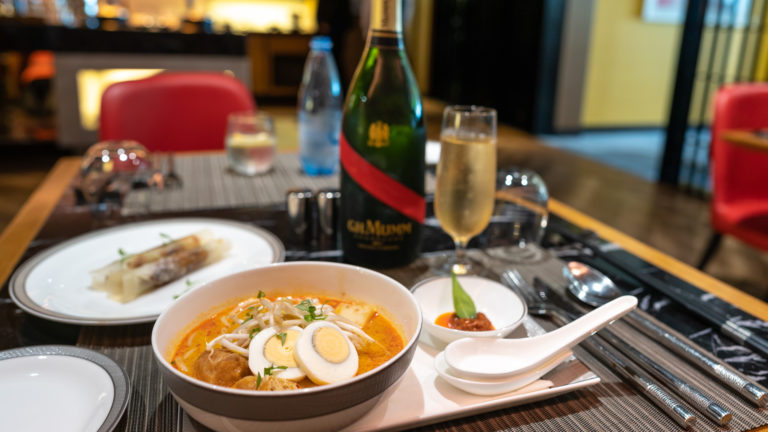 Singapore Airlines Flight SQ212 (Sydney - Singapore) - Point Hacks