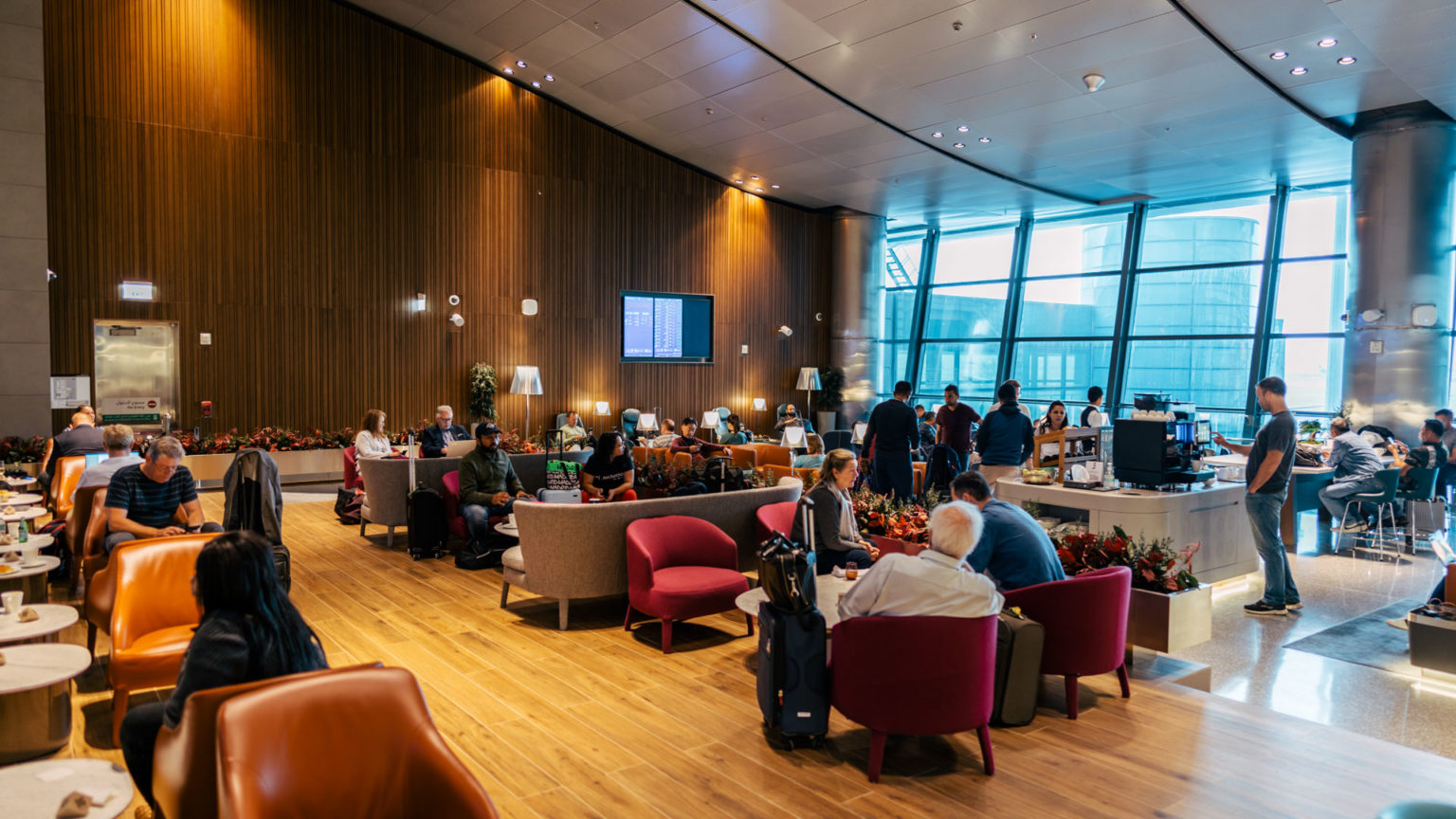 Review: Qatar Airways Platinum Lounge (South), Doha - Point Hacks