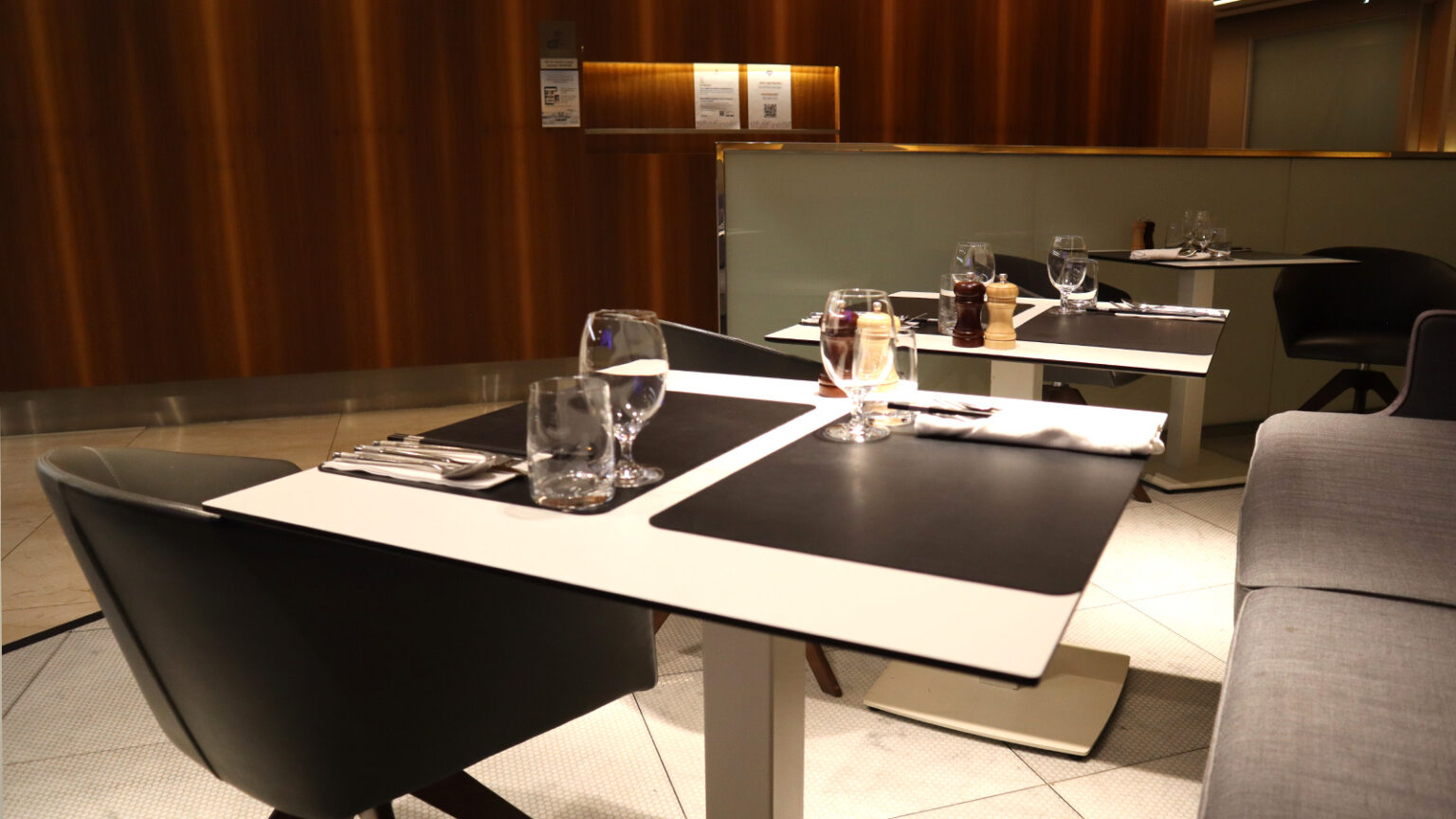 Singapore Airlines' SilverKris First Class Lounge, Melbourne - Point Hacks