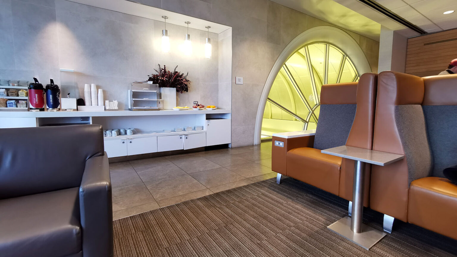 Review: American Airlines Admirals Club, Los Angeles (Terminal 4) - Point Hacks