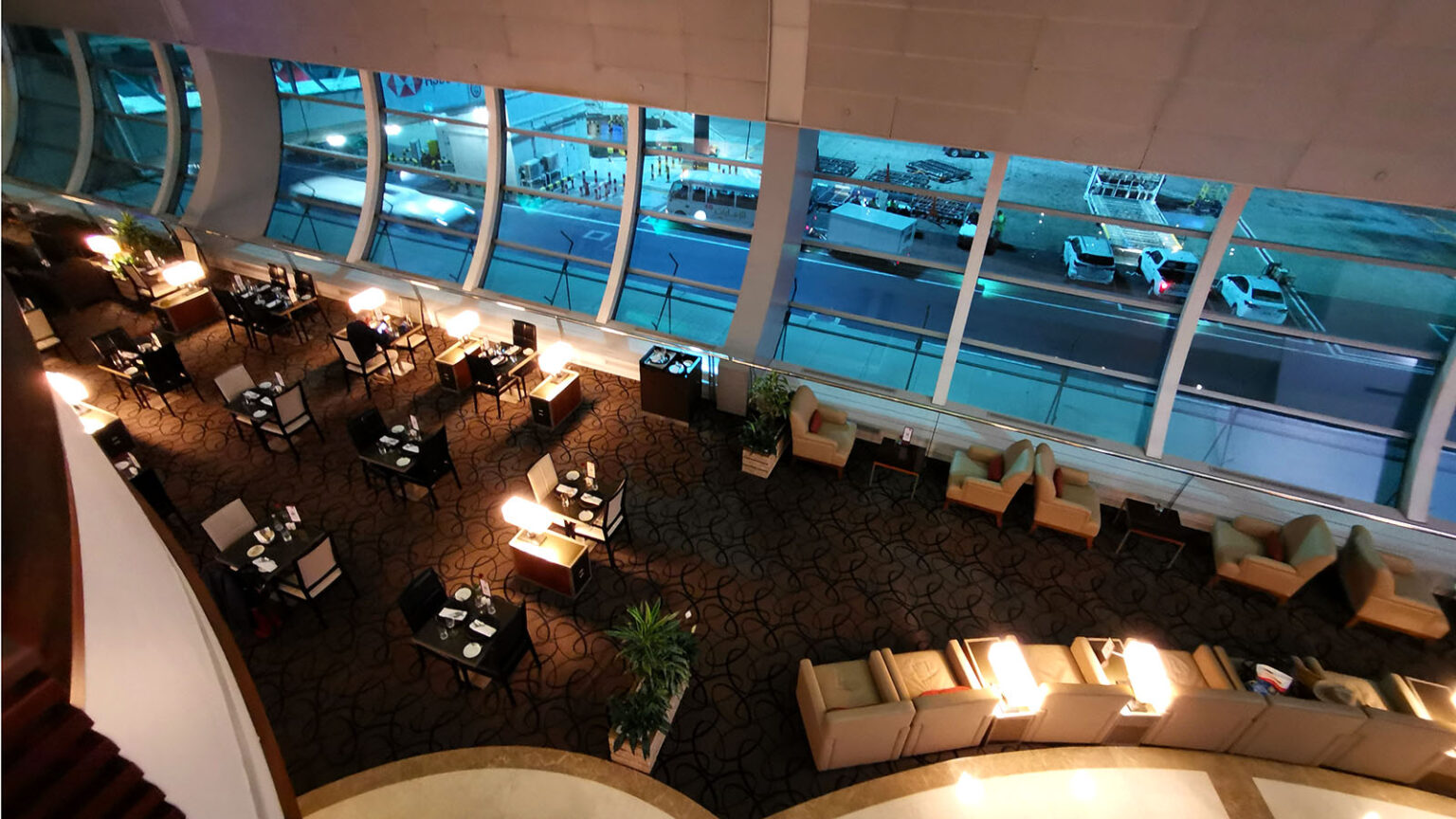 Review: Emirates First Class Lounge, Dubai T3, Concourse C - Point Hacks