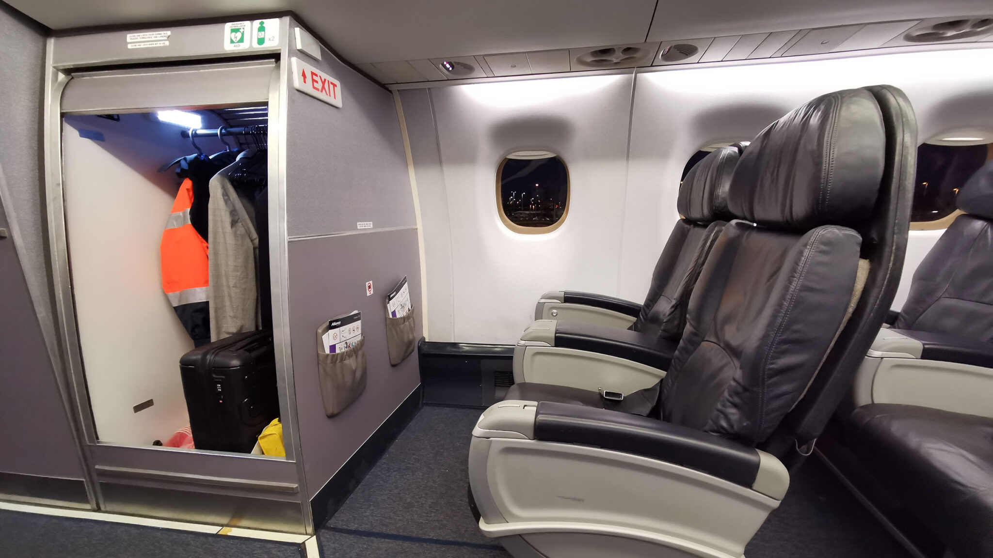 Review: QantasLink/Alliance E190 Business (Brisbane – Adelaide) - Point ...
