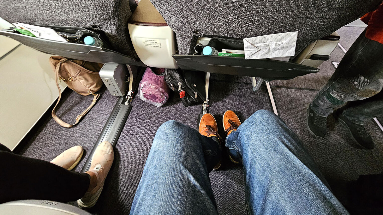 Qatar Airways' Airbus A320s: Business Class vs First Class - Point Hacks