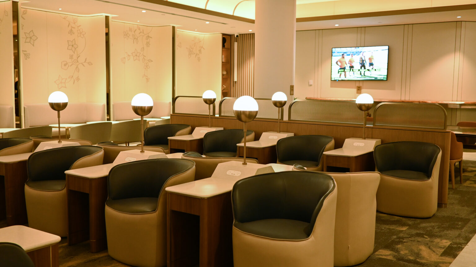 First Look: Singapore Airlines SilverKris Lounge, Perth International ...