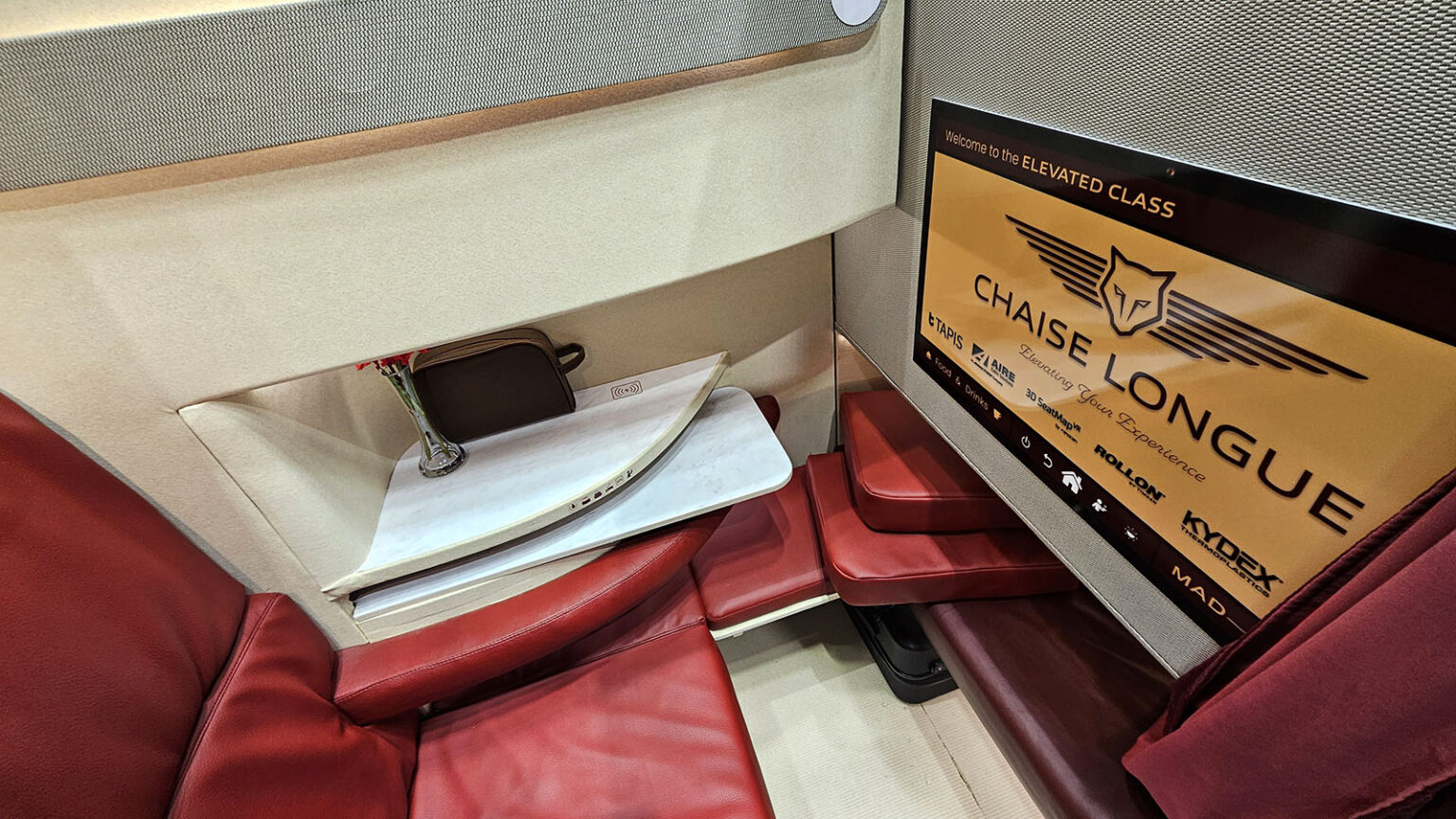 New seat puts Business Class downstairs and First Class upstairs ...