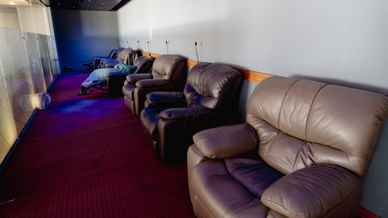 Review: SriLankan Airlines Serendib Lounge, Colombo - Point Hacks