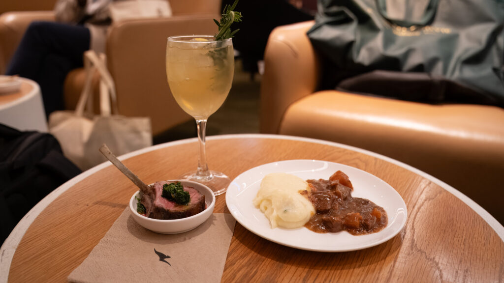 Qantas says 'Bonjour' to Perth-Paris flights - Point Hacks