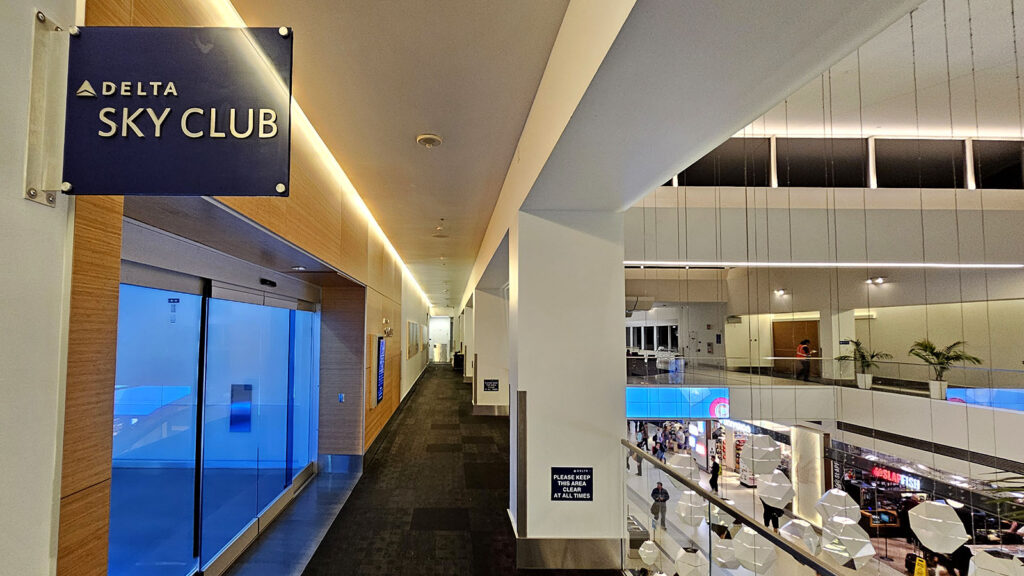 Review: Delta Sky Club, Los Angeles Terminal 2 - Point Hacks