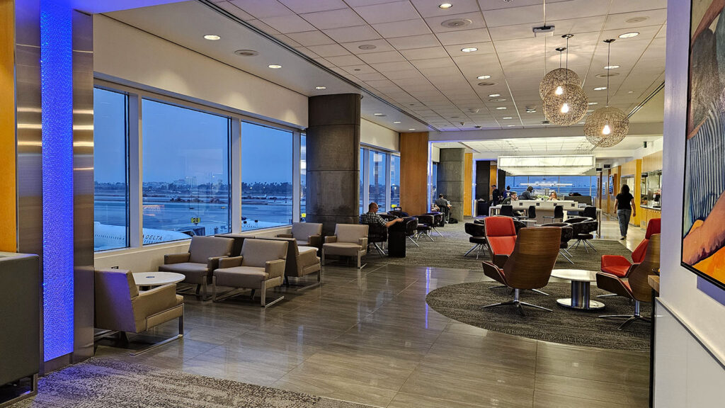 Review: Delta Sky Club, Los Angeles Terminal 2 - Point Hacks