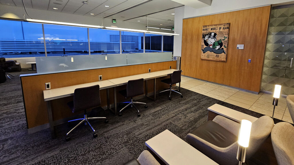 Review: Delta Sky Club, Los Angeles Terminal 2 - Point Hacks