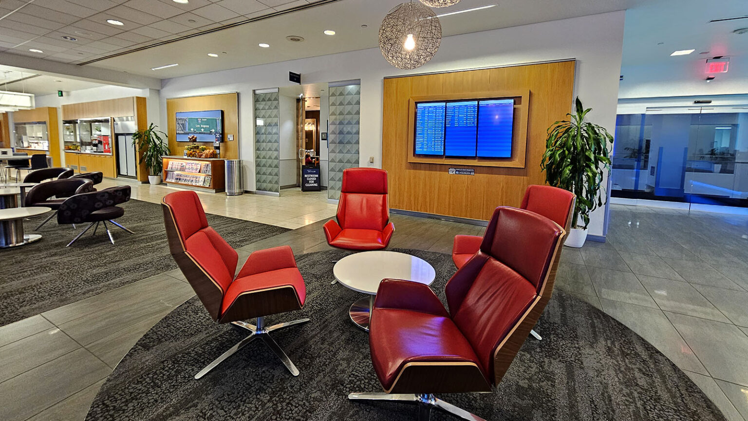 Review: Delta Sky Club, Los Angeles Terminal 2 - Point Hacks