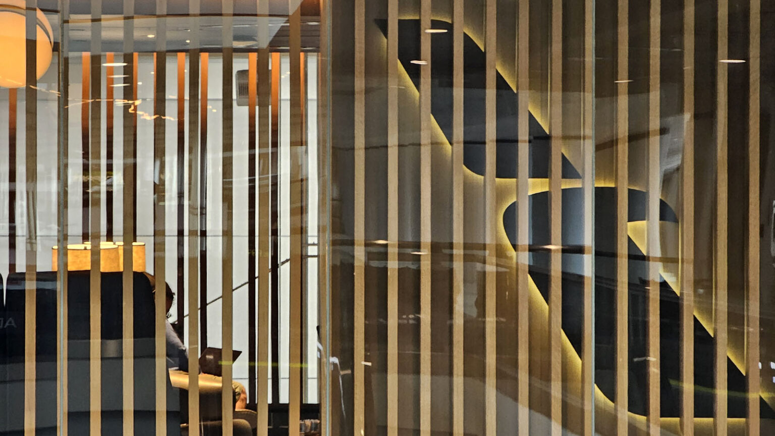 Review: American Airlines Embraer E175 Economy (Denver – LAX) - Point Hacks