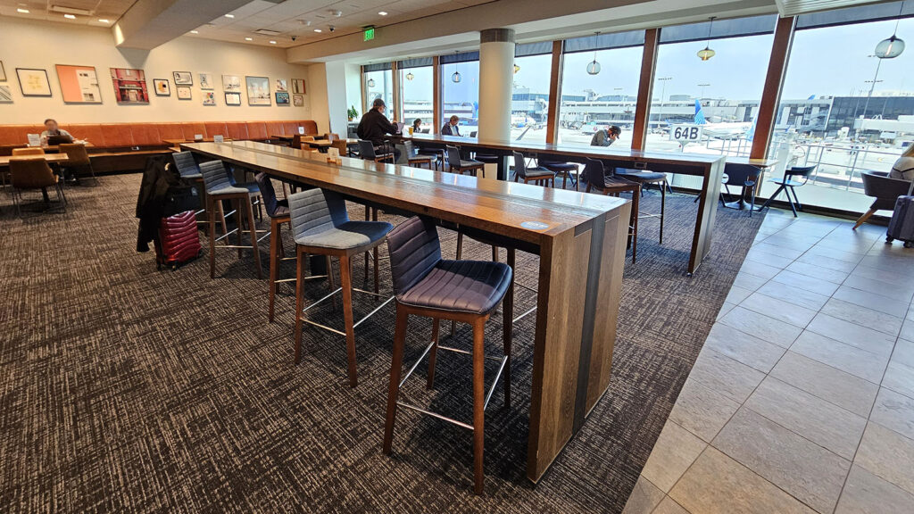 American Airlines Embraer E175 First Class (LAX – Denver) - Point Hacks