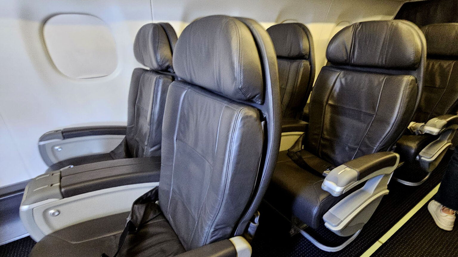 American Airlines Embraer E175 First Class (LAX – Denver) - Point Hacks