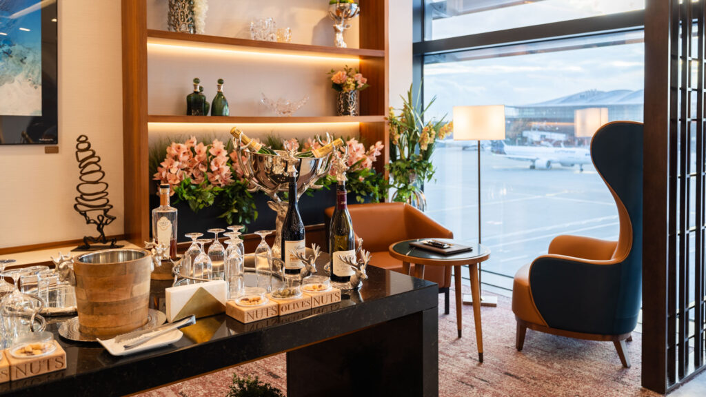 Review: Singapore Airlines SilverKris First Class Lounge, London ...