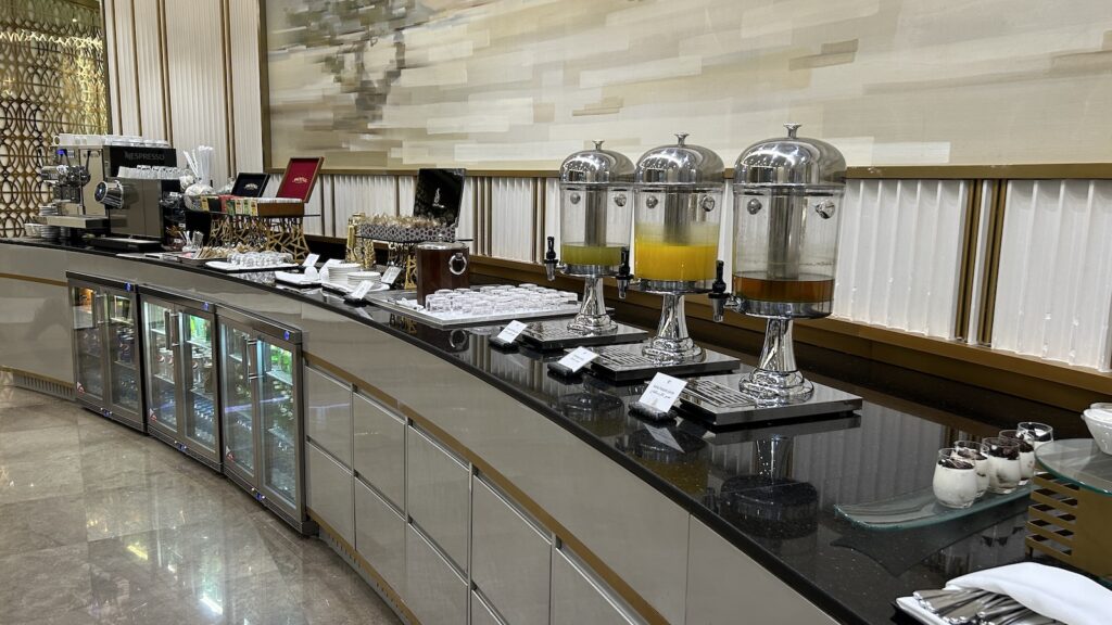 Review: Oman Air Business Lounge, Muscat - Point Hacks