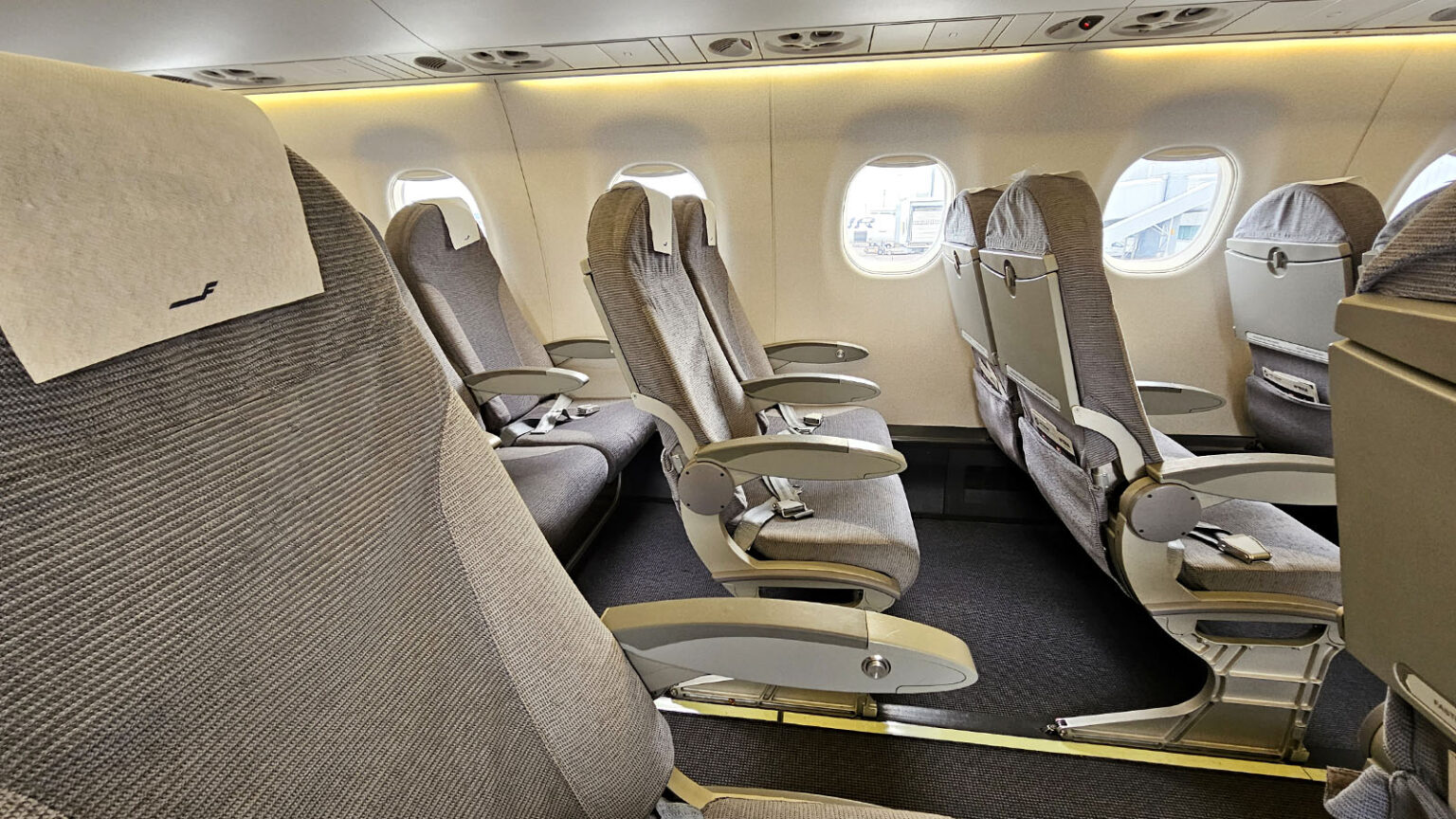 Review: Finnair Embraer E190 Economy Class (Helsinki-Hamburg) - Point Hacks