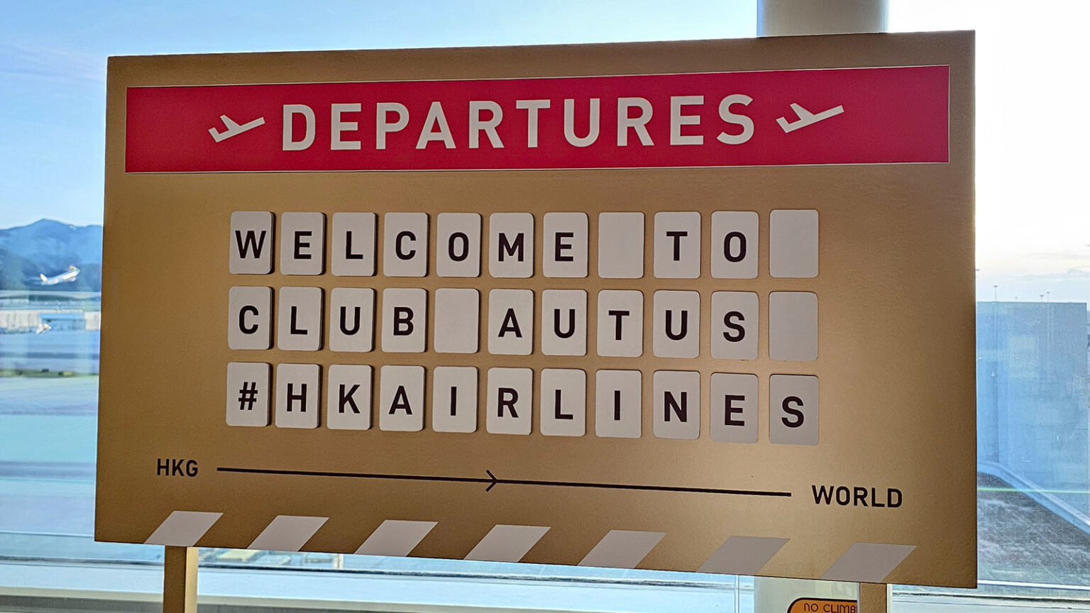 Review: Hong Kong Airlines Club Autus Lounge, Hong Kong - Point Hacks