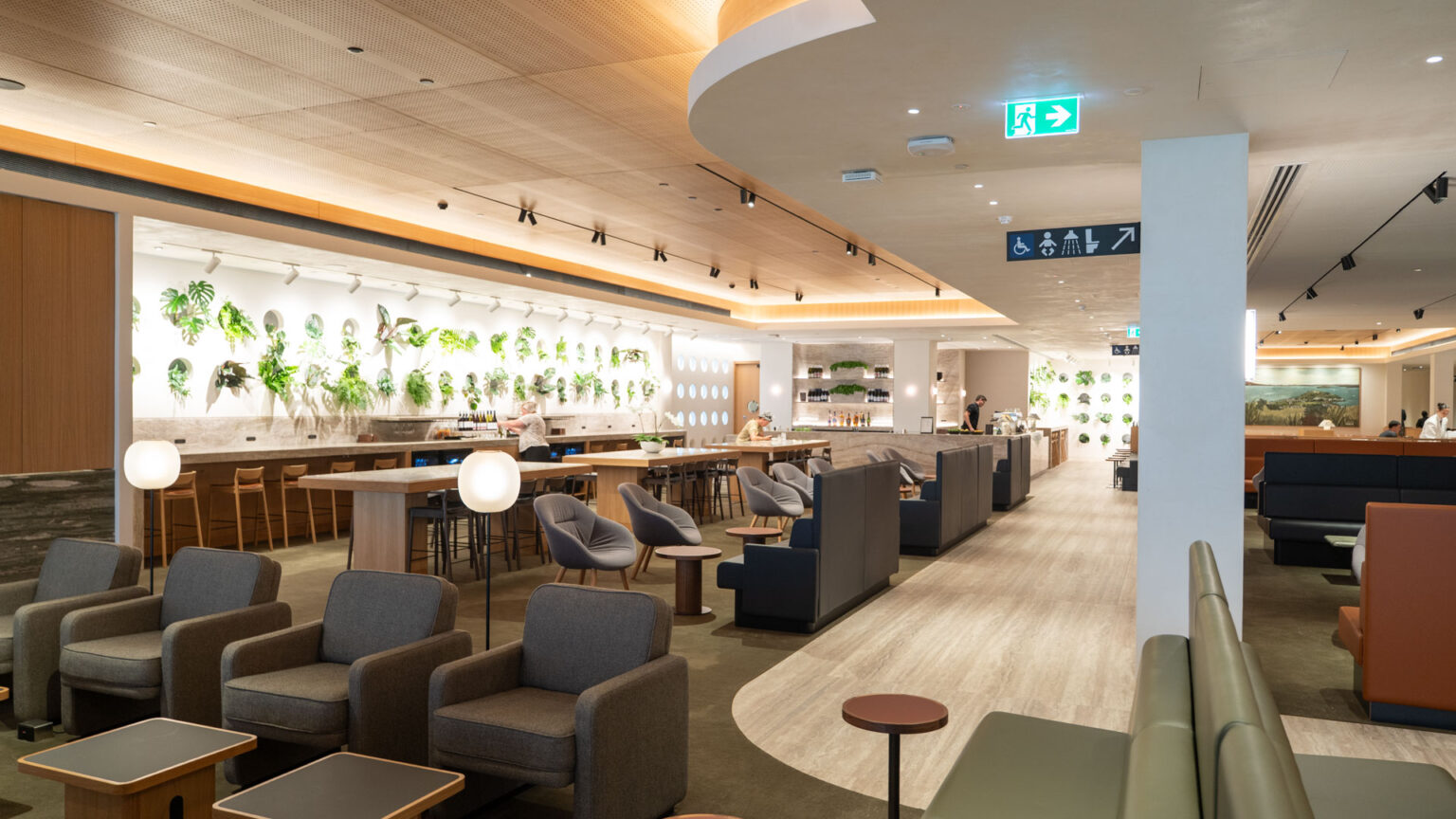 Review: The Qantas Auckland International Lounge - Point Hacks