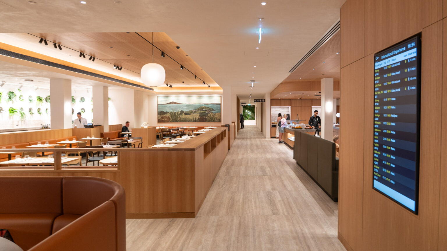 Review: The Qantas Auckland International Lounge - Point Hacks