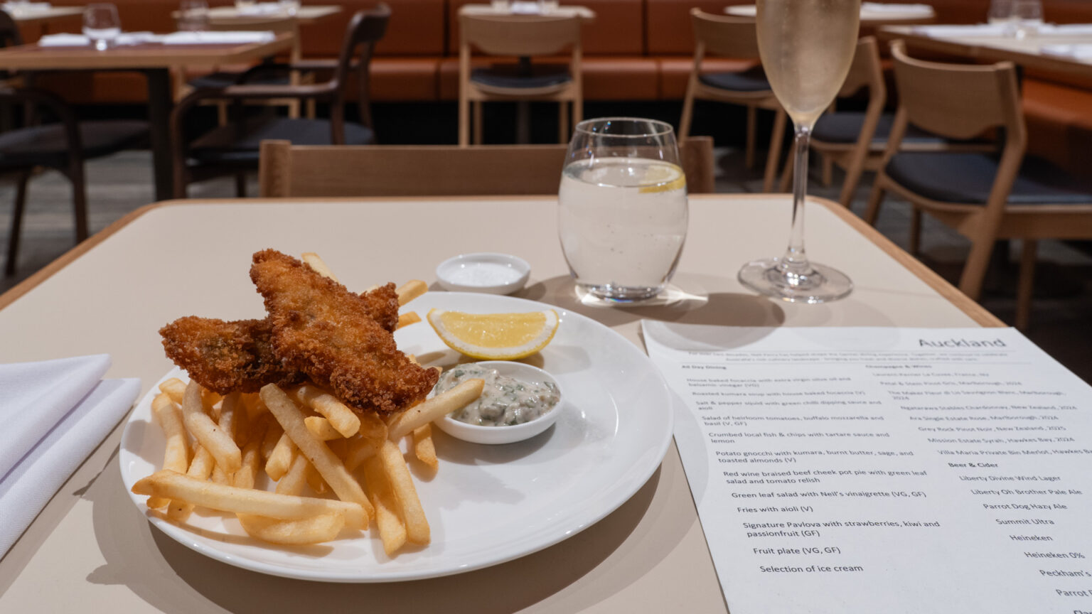 Review: The Qantas Auckland International Lounge - Point Hacks